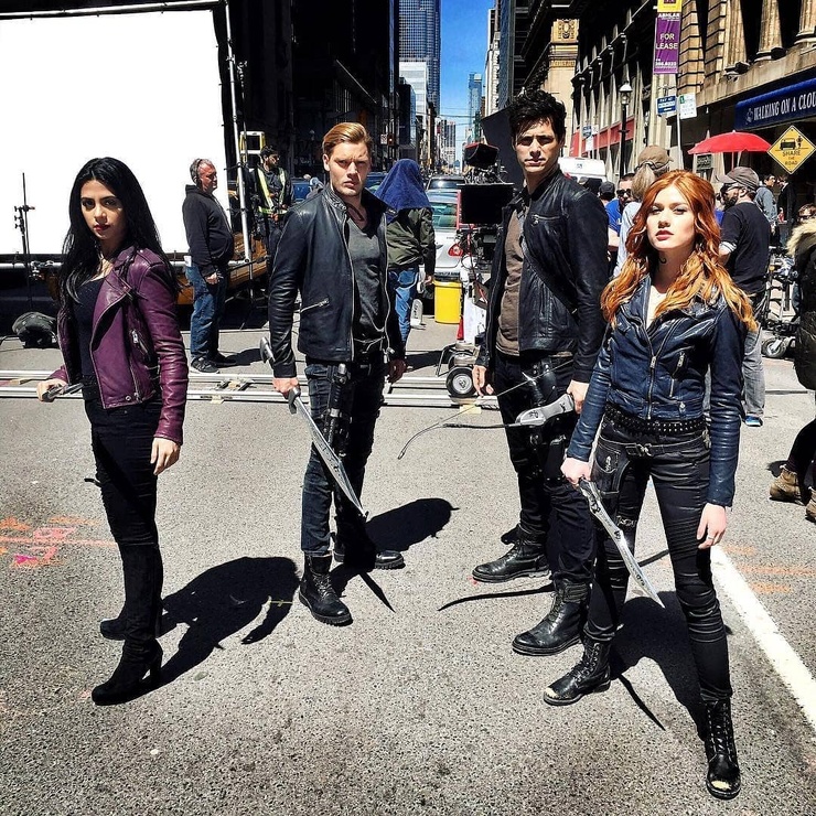 Picture of Isabelle Lightwood (Emeraude Toubia)