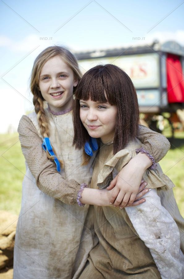 Zoe Gousmett + Lucia Emmerichs