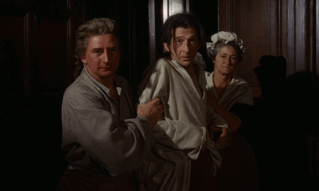 Jack MacGowran (center)