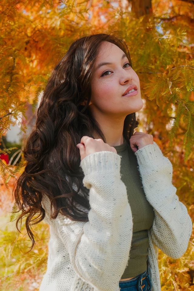 Rhianna DeVries picture