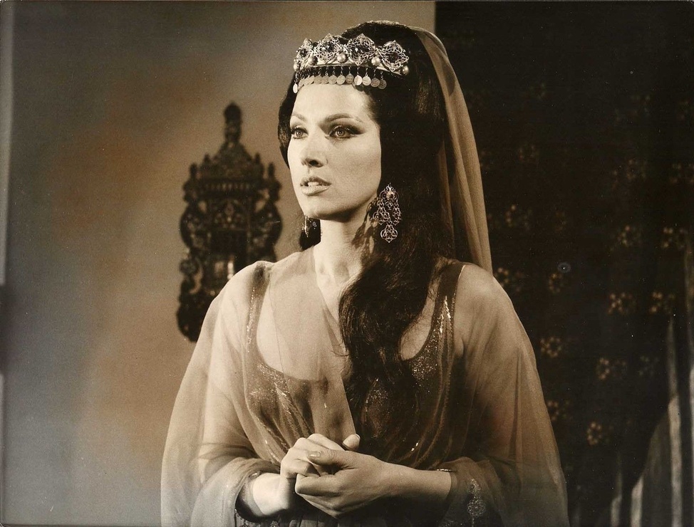 Picture of Helga Liné