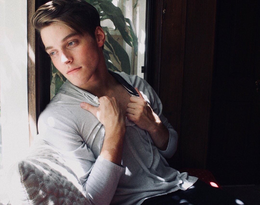 Picture of Froy Gutierrez