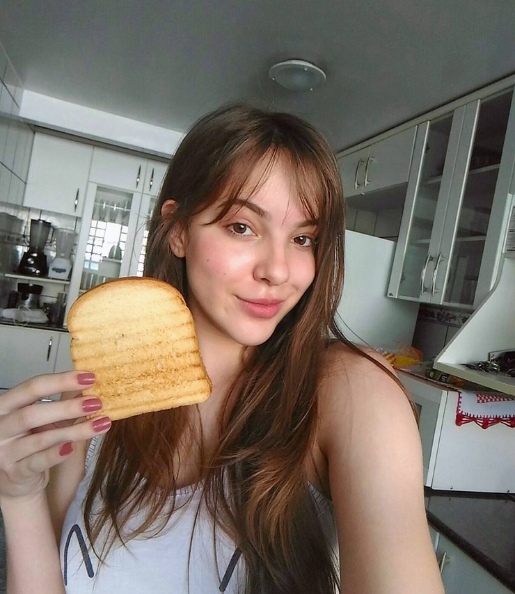 Image of Jhulia Pimentel