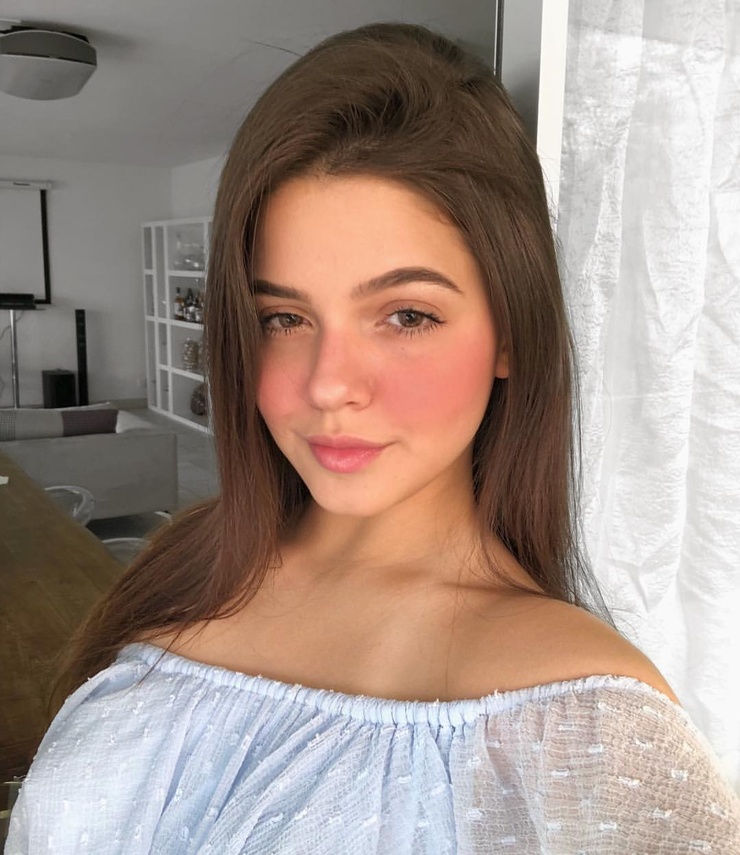 Picture of Isa Longwell