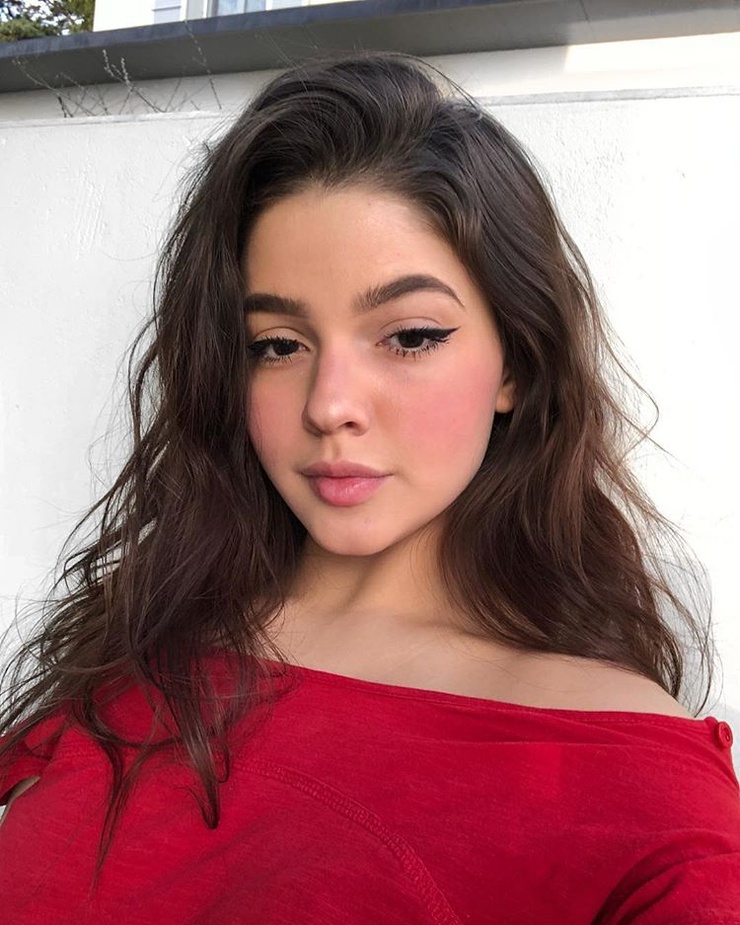 Picture of Isa Longwell