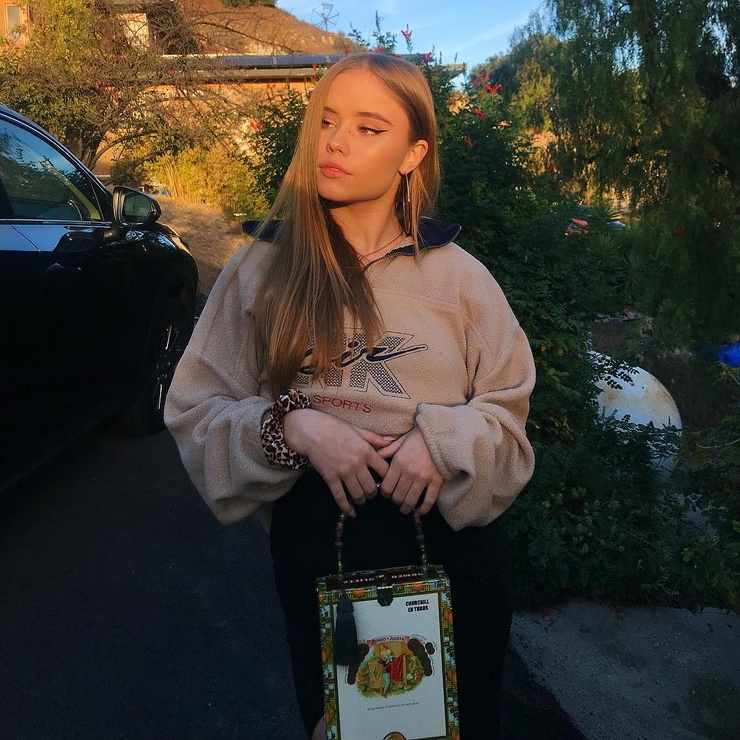 Picture of Lexee Smith