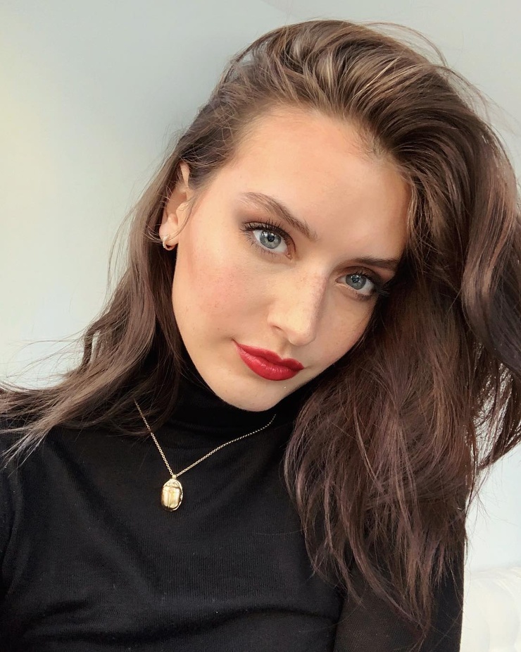 Jessica Clements picture