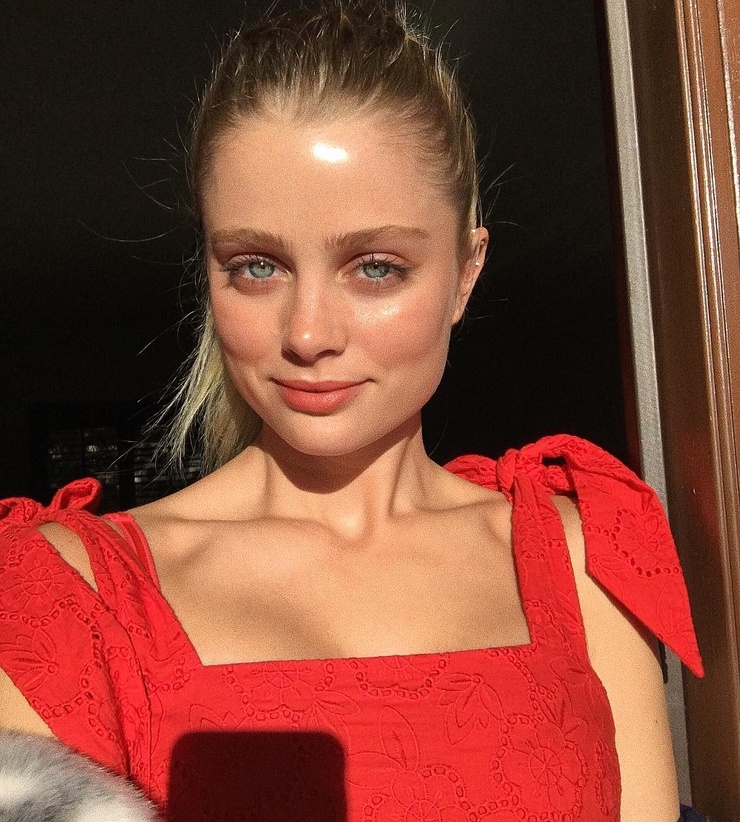 Picture of Allison Holton