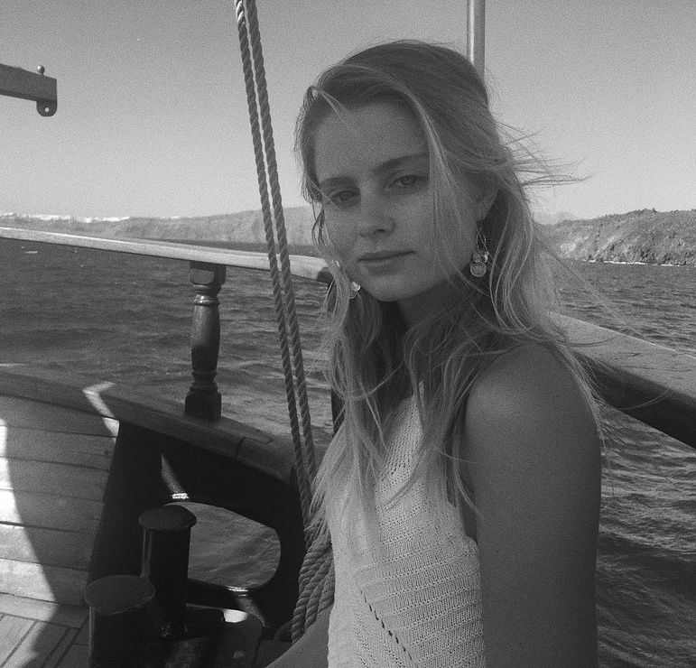 Allison Holton picture