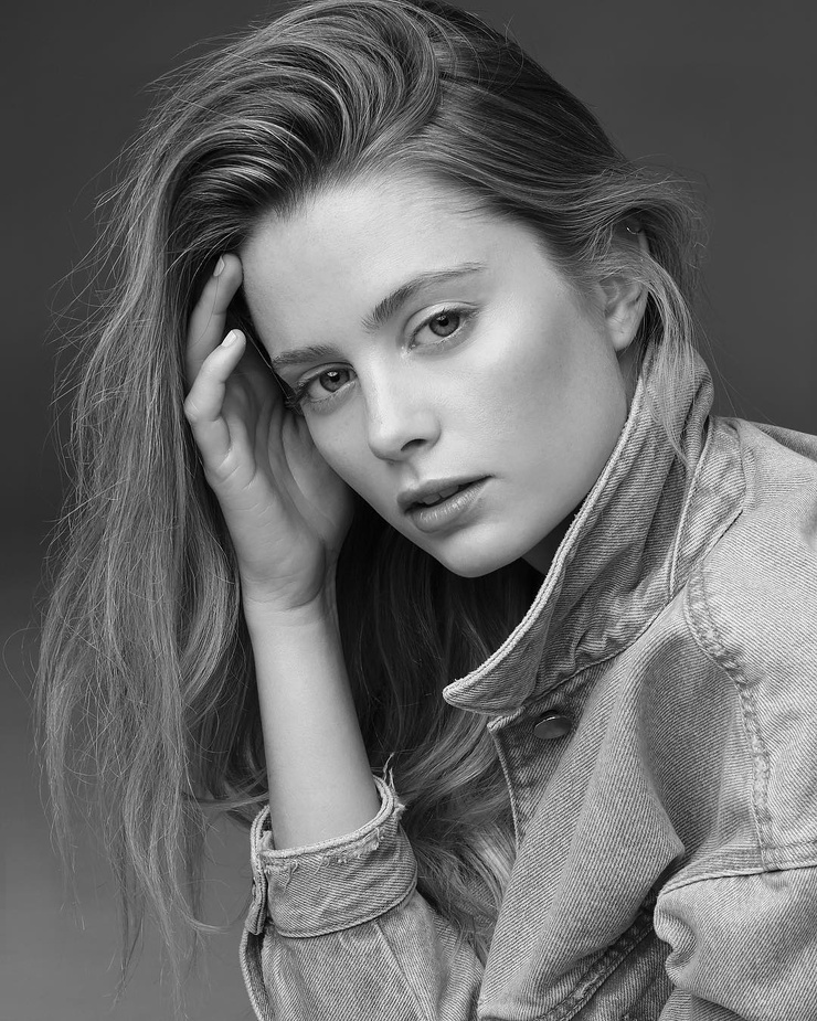 Allison Holton image