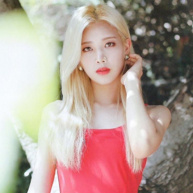 Kim Lip picture