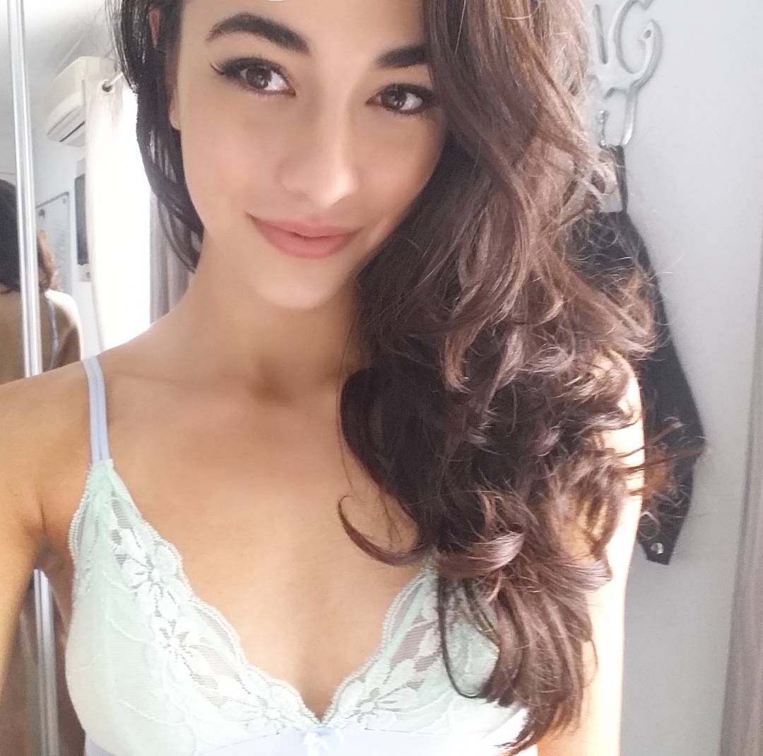 Picture of Danielle Robertson