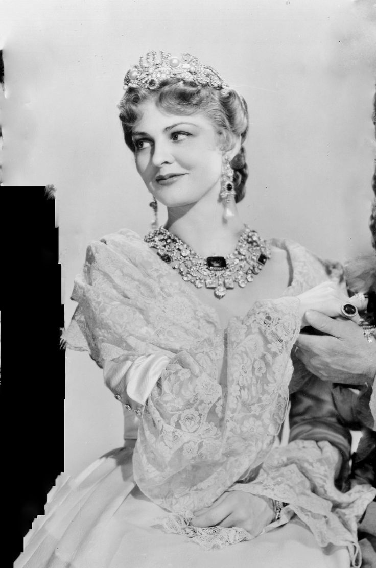 Picture of Lilian Bond