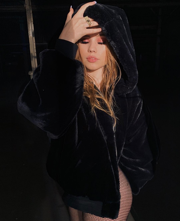 Picture of Lexee Smith