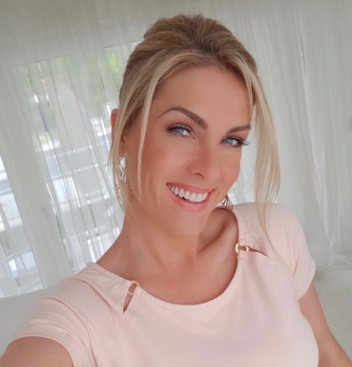 Picture of Ana Hickmann