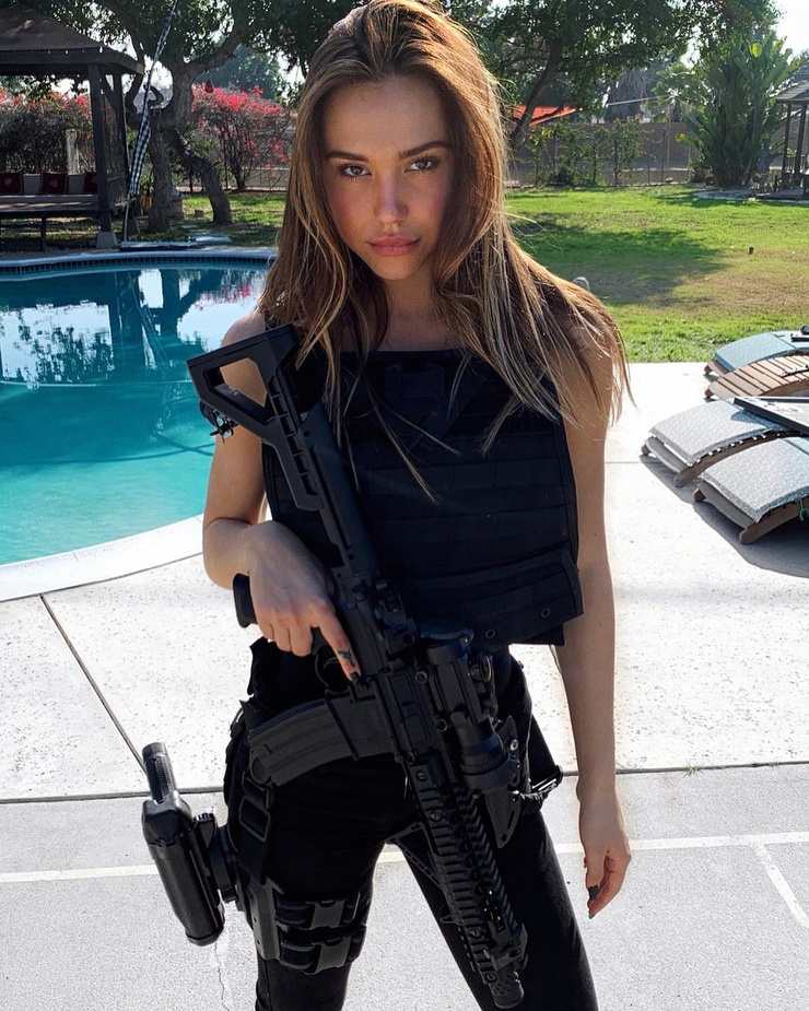 Picture of Alexis Ren