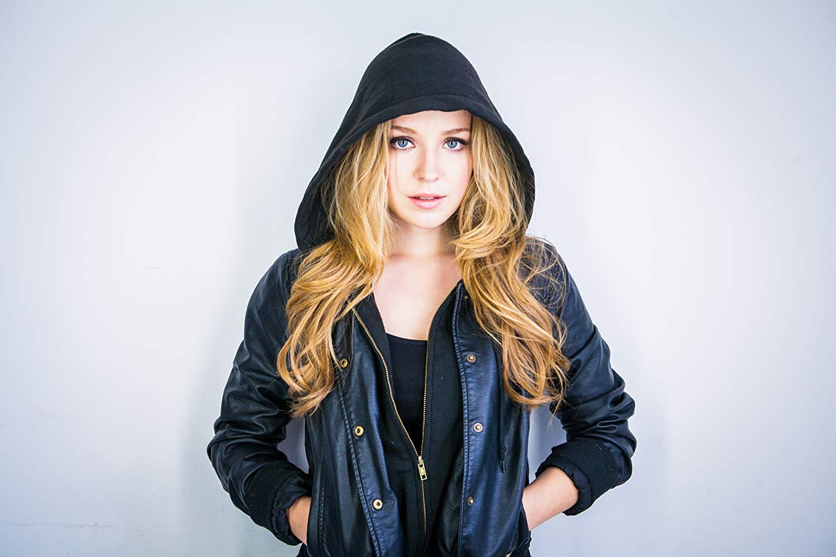 Hannah Endicott-Douglas image