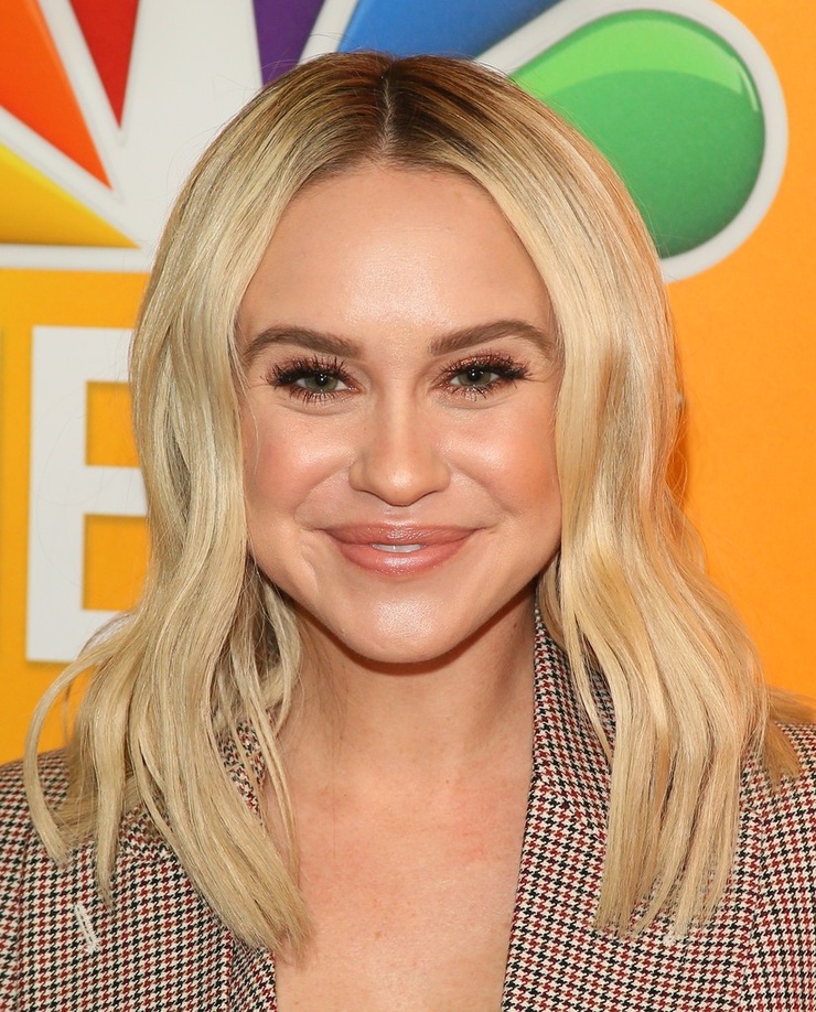 Picture of Becca Tobin