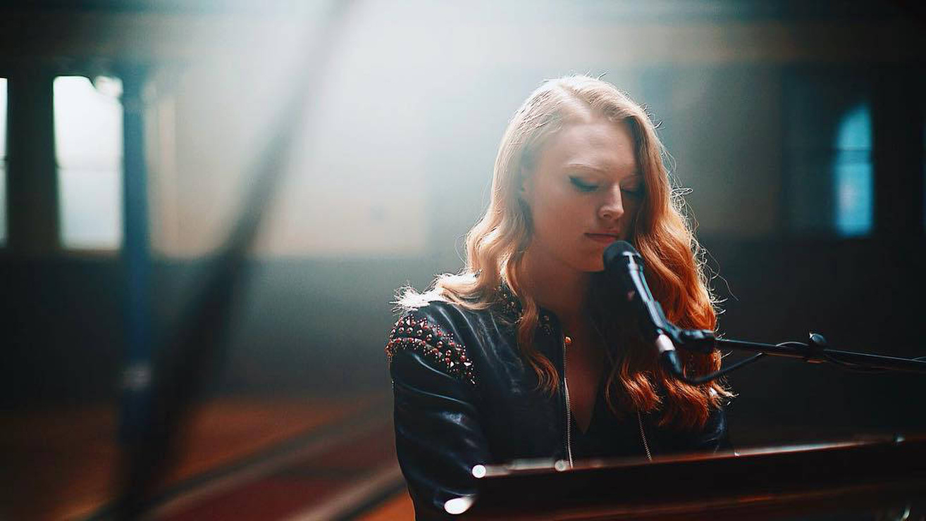 Freya Ridings image