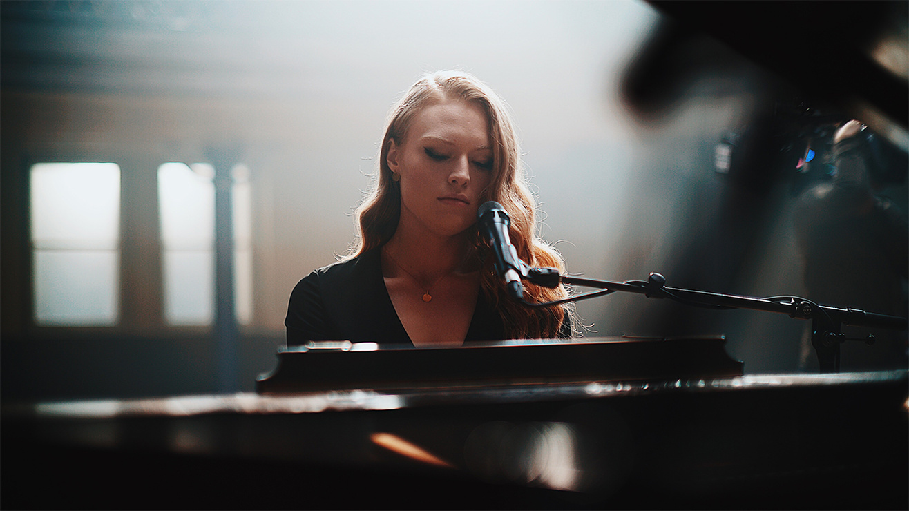 Picture of Freya Ridings