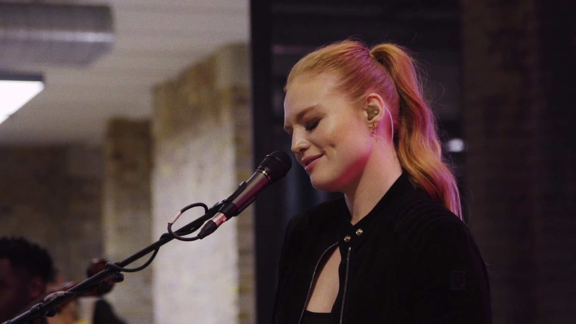 Picture of Freya Ridings