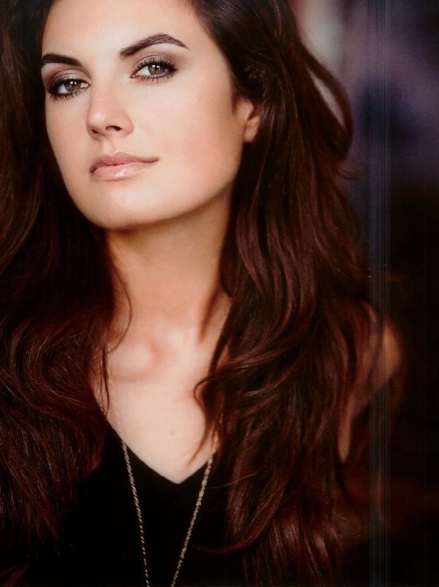 Elizabeth Chambers image