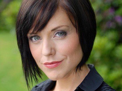 Stephanie Waring image