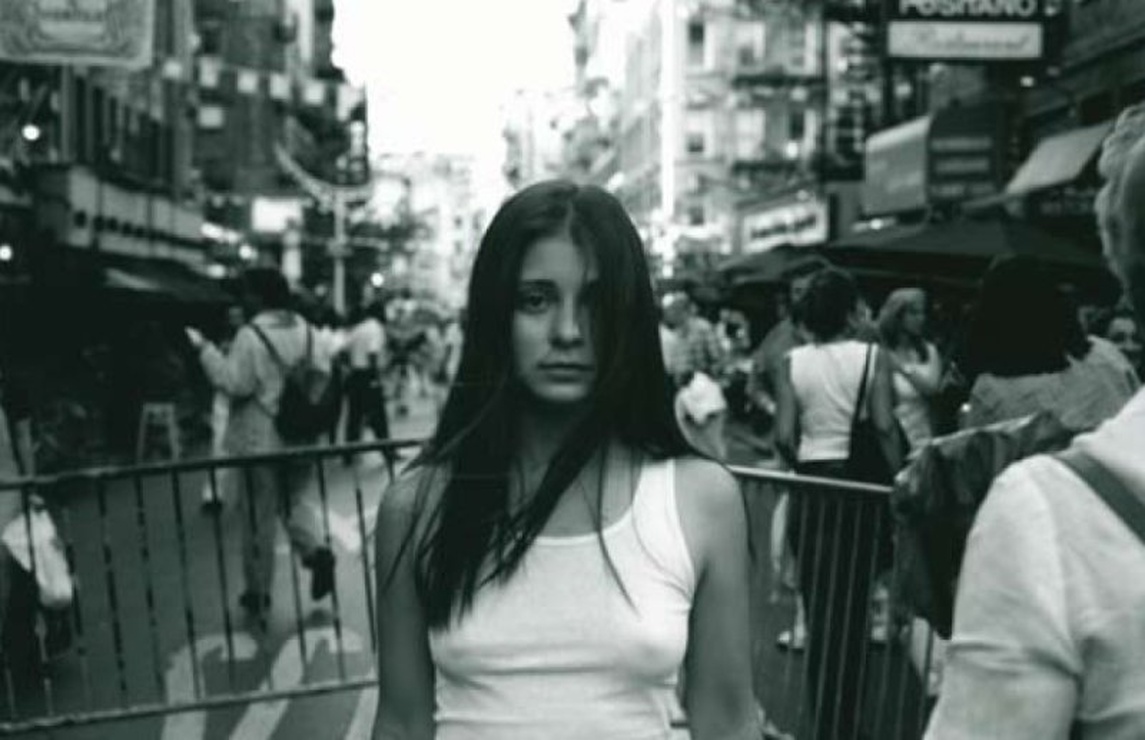 Picture of Shiri Appleby