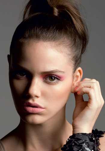 Picture of Laura Neiva