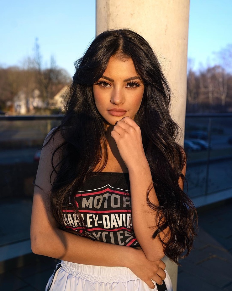 Ivana Santacruz picture