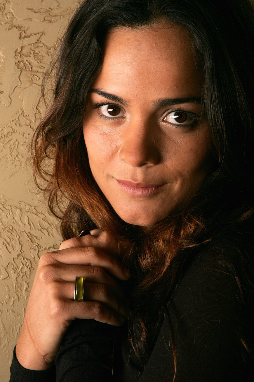 Alice Braga image