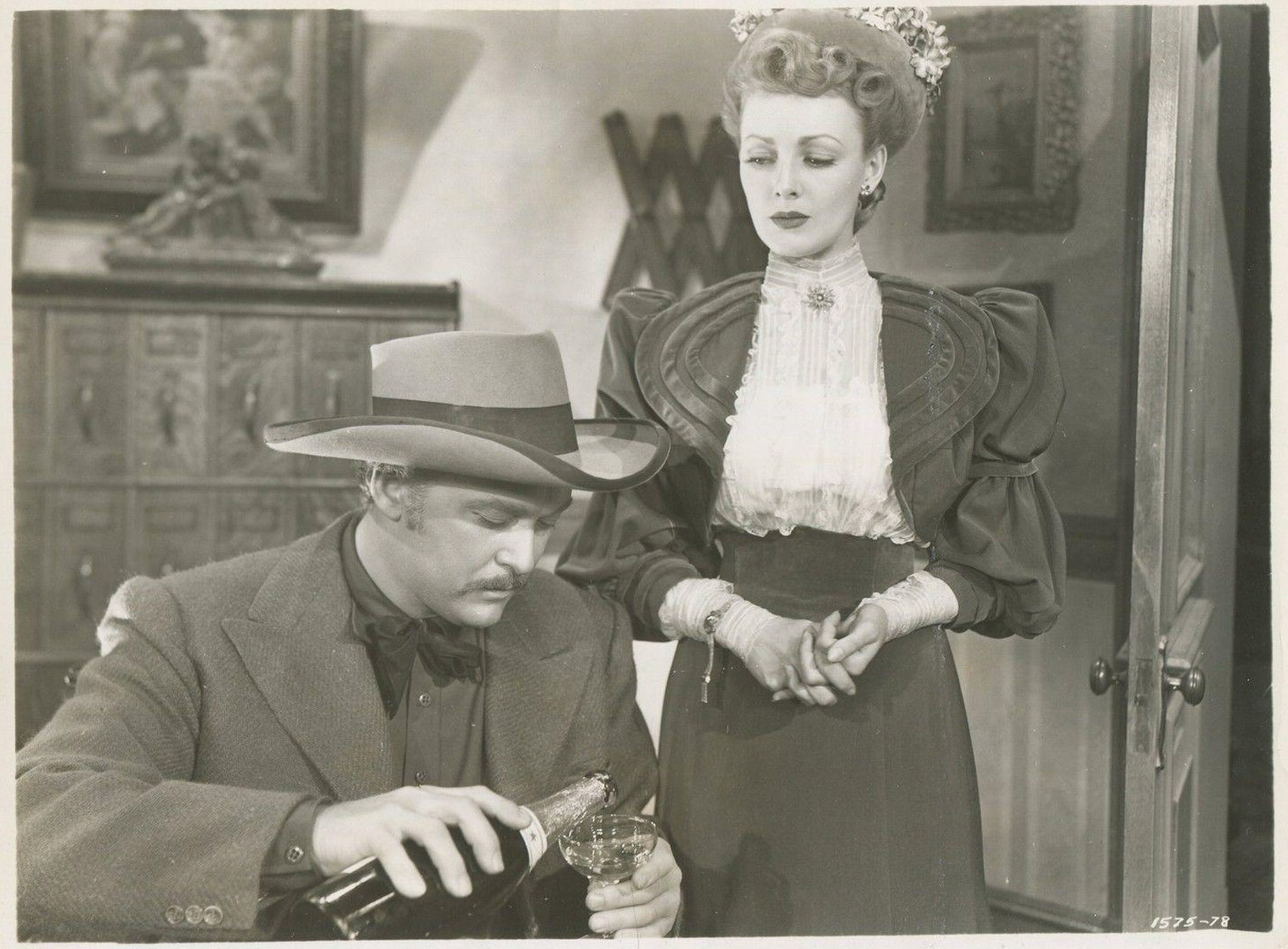 Albert Dekker, Virginia Grey