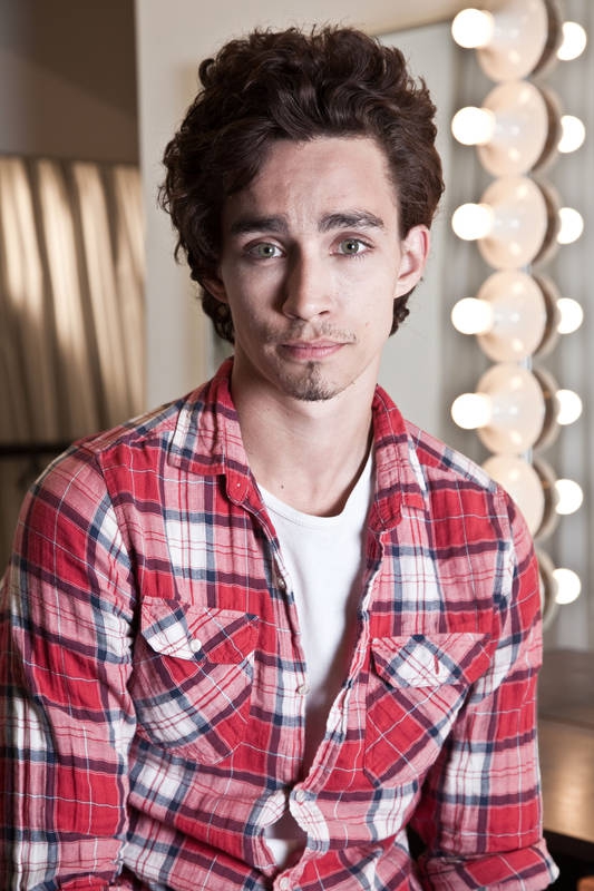 Picture of Robert Sheehan