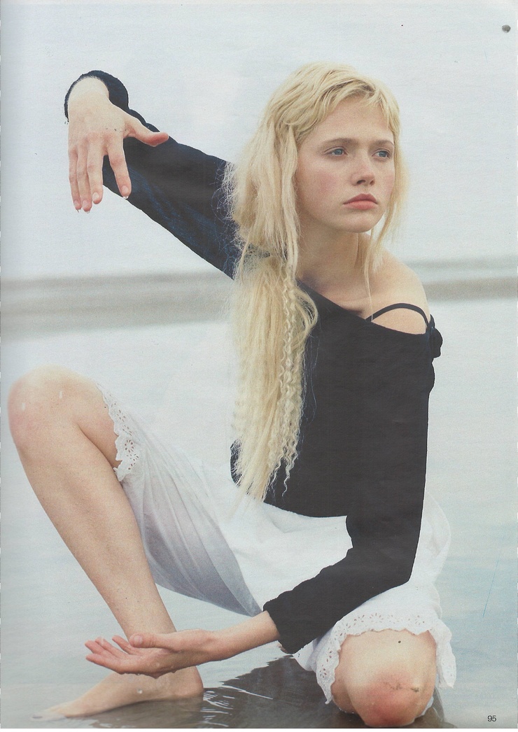 Grazia Italy 8 June 1999/Sanja Scans