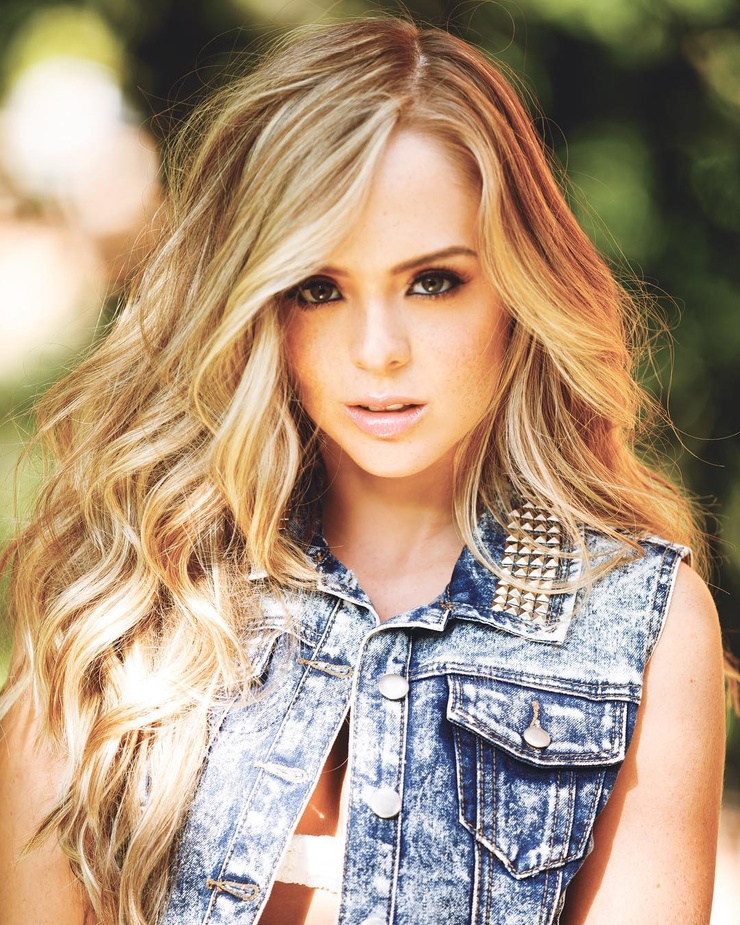 Picture of Laura Restrepo II