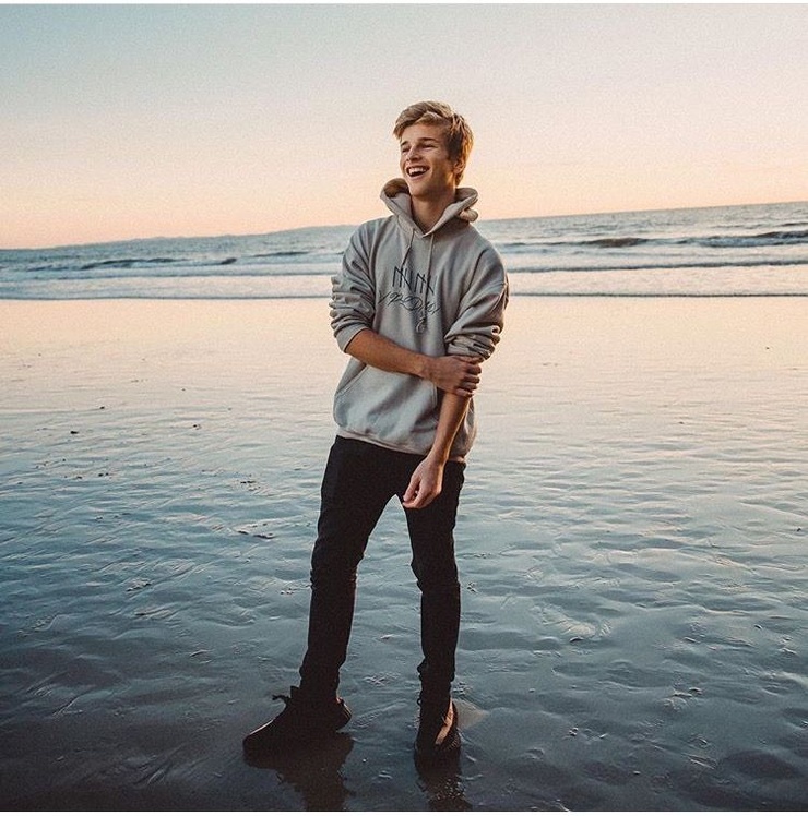 Picture of Alex Lange