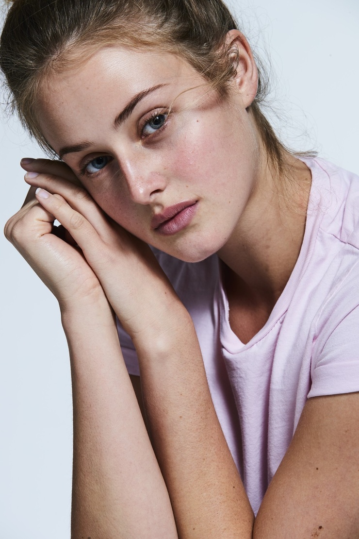 Anna Van Patten picture