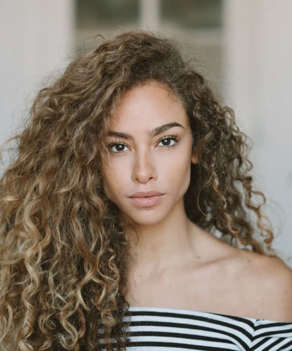 Flávia Santiago image