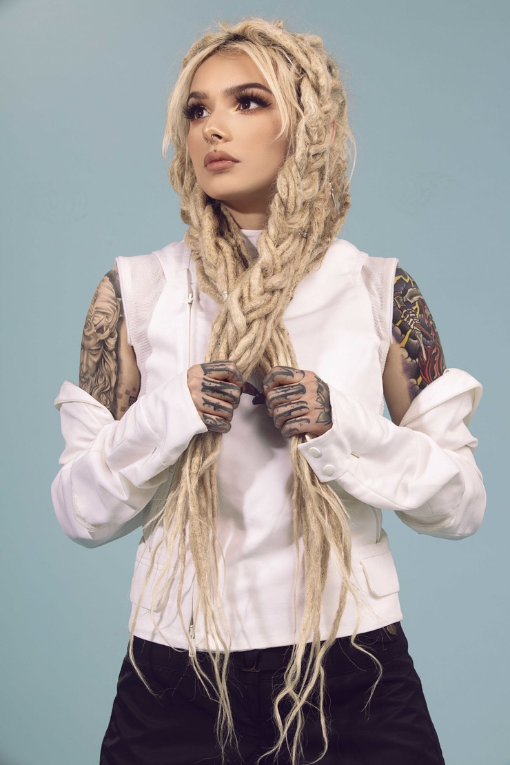 Picture of Zhavia