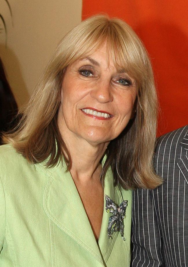 Picture of Lynn Faulds Wood