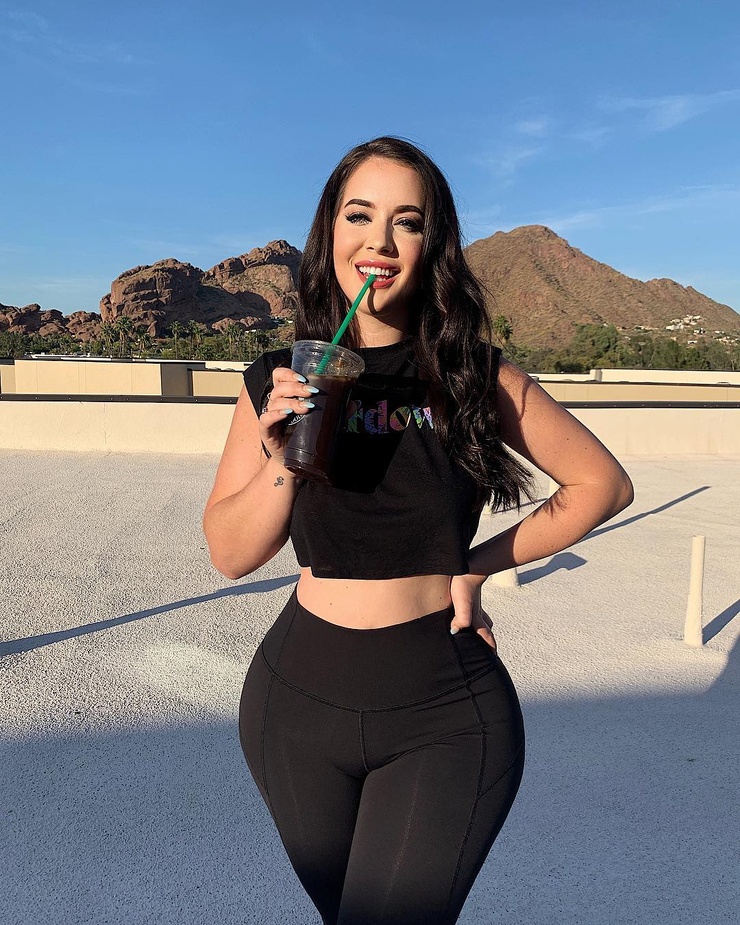 Image of Holly Luyah