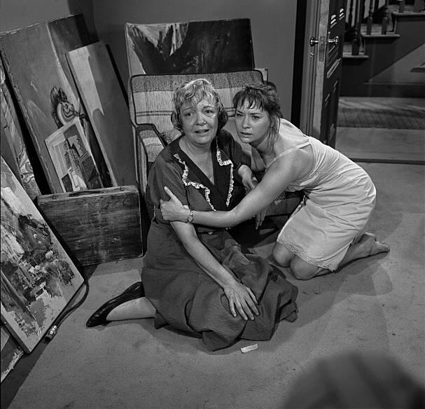 Betty Garde, Lois Nettleton