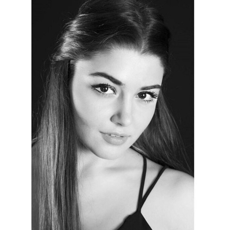 Picture of Hande Erçel