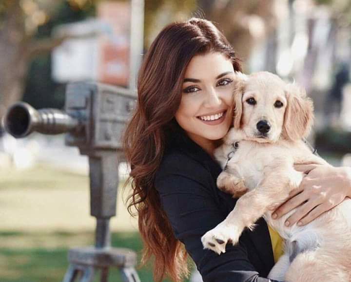 Picture of Hande Erçel