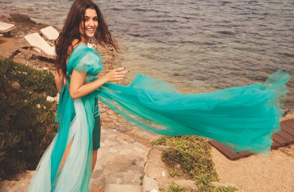 Hande Erçel picture