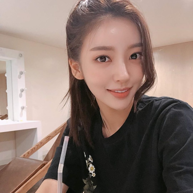 Picture of Hong Ji-Yoon