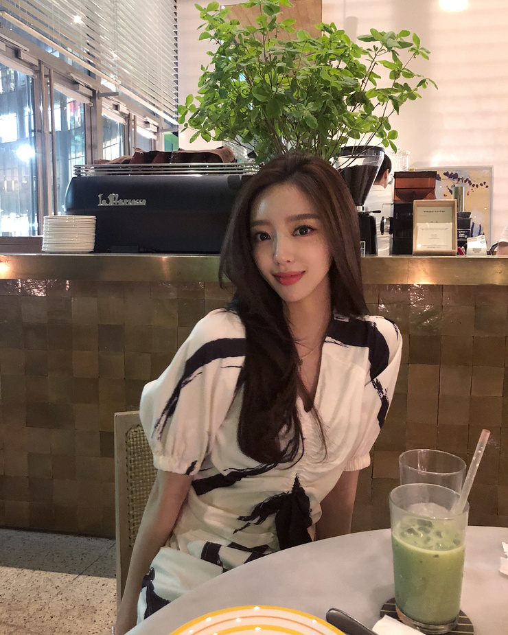 Picture of Hong Ji-Yoon