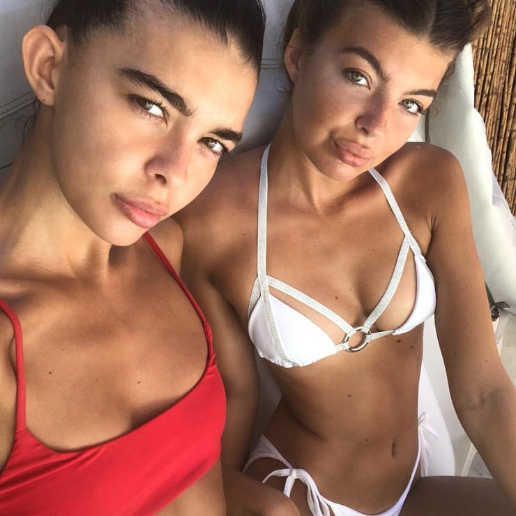 w/ sister Faye Perry