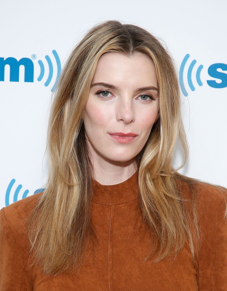 Betty Gilpin image