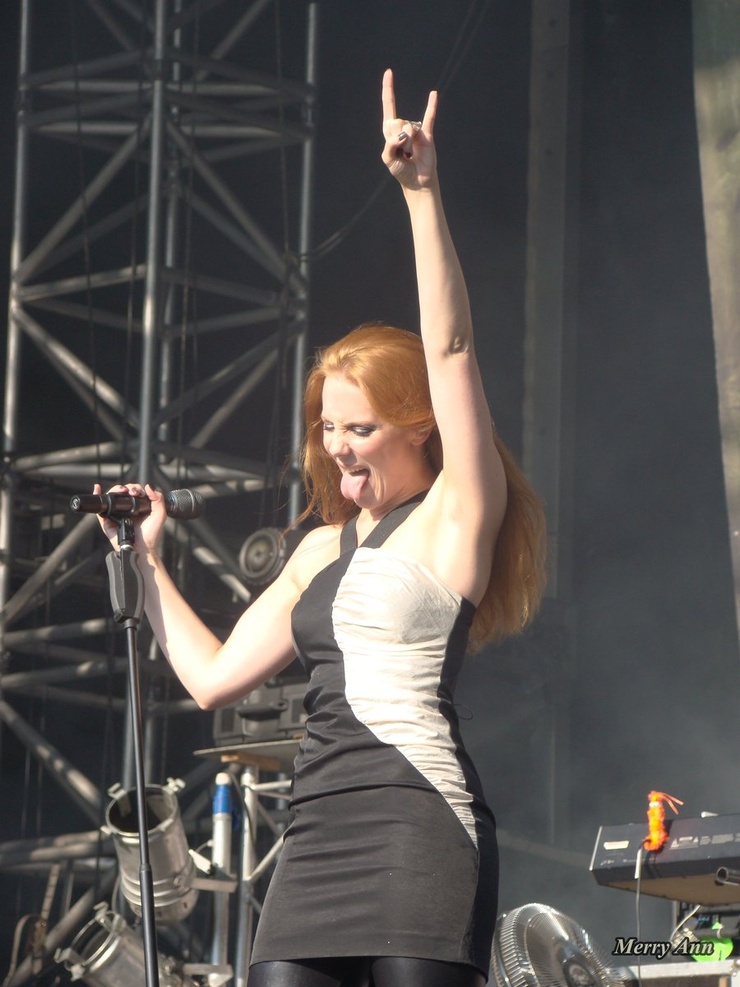 Picture of Simone Simons